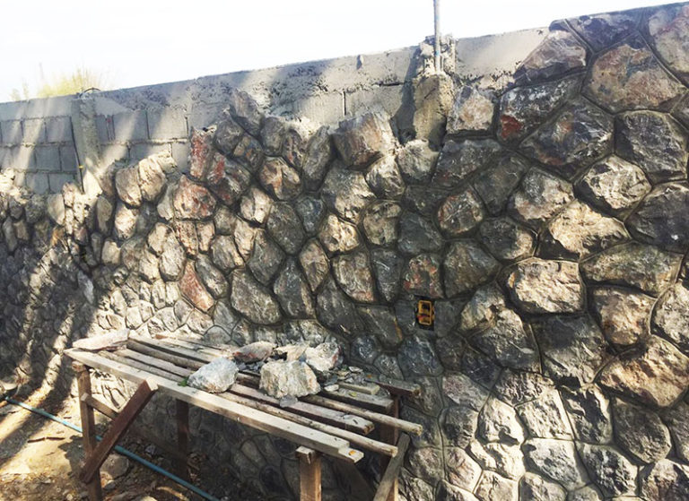 Wall Builder in Thailand